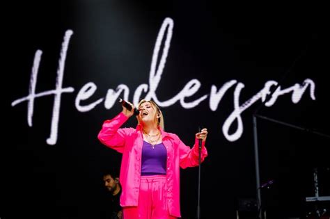 Scooby Doos Velma Shown As A Lesbian For The First Time In New Halloween Film Mylondon