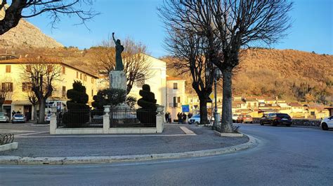 Tragedia A Celano Donna Cade Dal Balcone Con Il Figlio In Braccio Confinelive