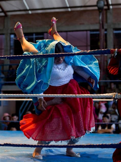 Photographs Show The Amazing Female Fighting Cholitas Of Bolivia