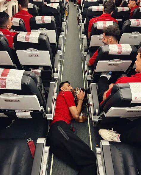 شجاع با جام خوابید، بیرانوند کف خواب شد عکس