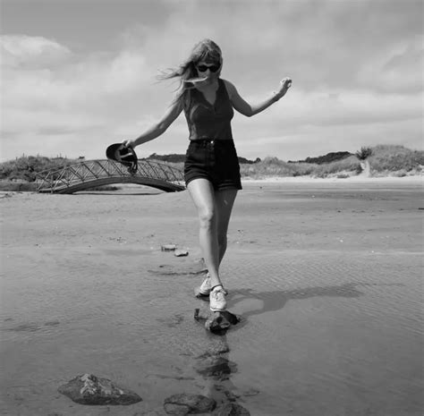 30 Sexy Photos Taylor Swift On The Internet Popmedley