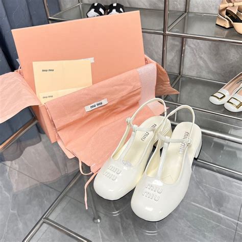 Сандалии Женский Miu Miu размер 40 Натуральная кожа Толстый каблук Высокая модель На любой