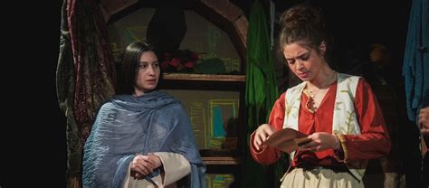 Three Witches Stage Raw Arts In L A Served Fresh