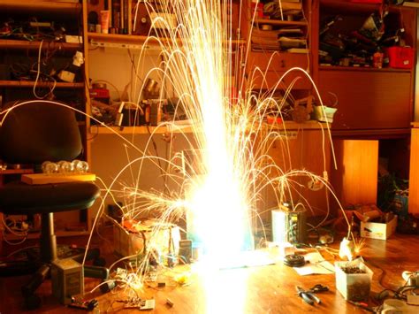 Explosion From High Voltage Capacitor Bank Into Steel Wool