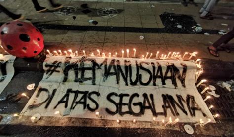 Doa Bonek Mania untuk Korban Tragedi Kanjuruhan Malang - Suara Surabaya