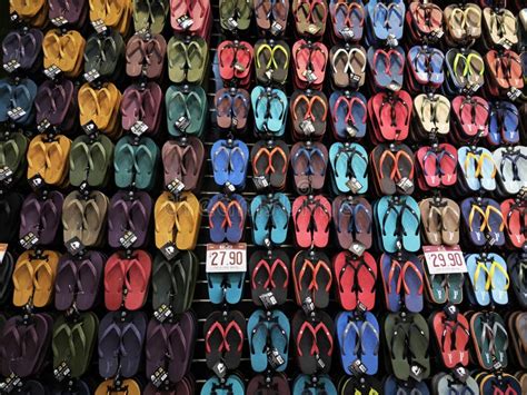 Varieties Colors Design Of High Quality Slipper In Pairs For Displays