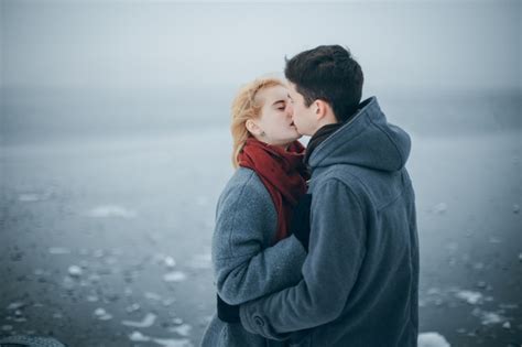 Hermosa Joven Pareja Feliz Foto Gratis