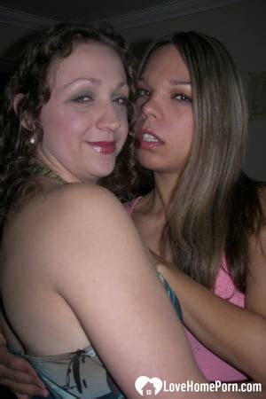 College Girls Get Naked And Experiment A Bit Pics XHamster
