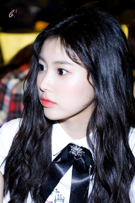 아이즈원 패션위크 열일하시는 강혜원 고화질짤 