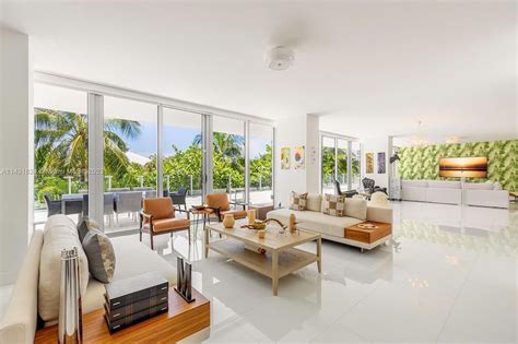 Photos See Inside Lisa Hochsteins 32k A Month Luxe Condo