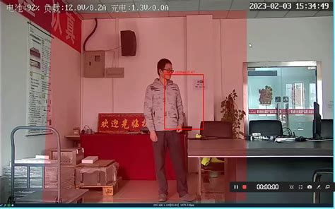 工作服反光衣识别智能分析算法：是基于神经网络深度学习的一种精确度高的智能分析算法，当发现没穿工作服时立即报警 电子发烧友网