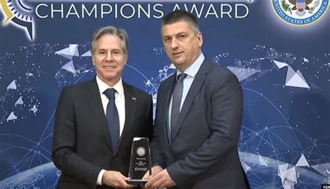 Novović Nagrada Stejt Departmenta Podstrek Za Jaču Bor