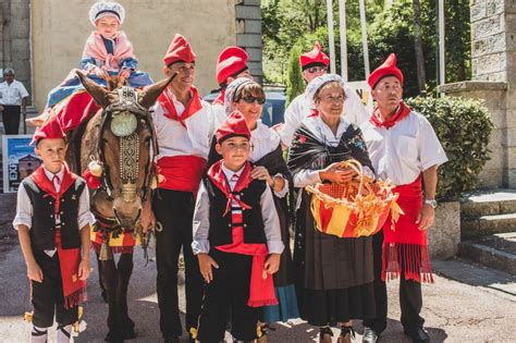 Llum Als Ulls I Força Al Braç Hello What Are Some Traditional