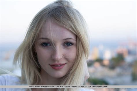 Blonde Glamour Babe Leona Honey Revealing Tiny Teen Breasts While Stripping Porn Pictures Xxx