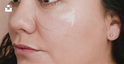 모자를 쓴 사람의 클로즈업 사진 Unsplash의 무료 여자 이미지