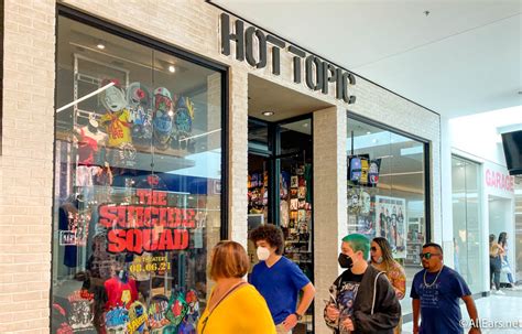 2021 Wdw Disney World Atmos Hot Topic Store In The Mall Allearsnet