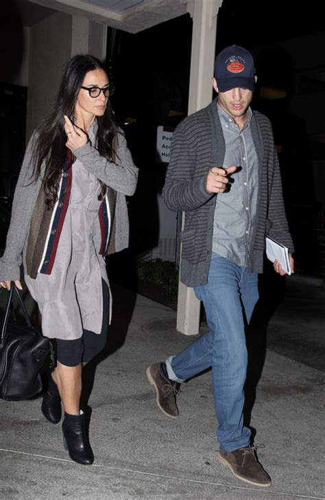 Какво правят Аштън и Деми заедно Evabg