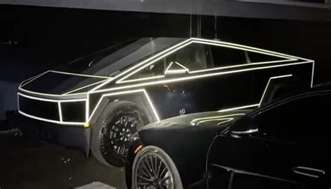 Tron Style Glow In The Dark Reflective Pinstripe Outline Wrap
