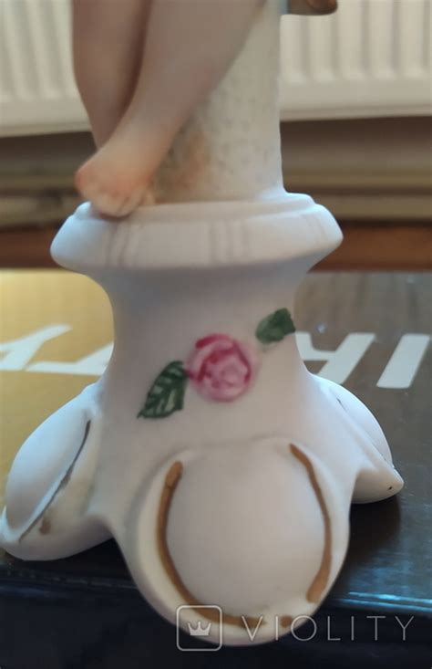 Статуетка фарфорова Дівчинка з арфою з клеймом N на сайте для коллекционеров Violity