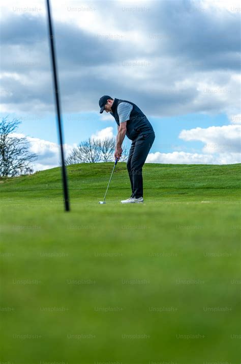 골프장에서 골프를 치는 남자 사진 Unsplash의 골프 이미지