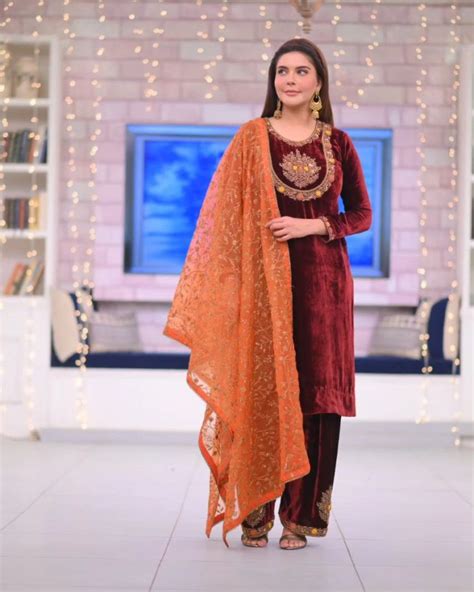 Nida Yasir Celebrates Her Birthday With Sisters And Friends Reviewit Pk