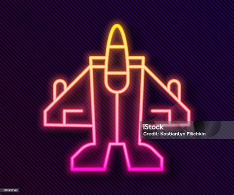 검은 색 배경에 고립 된 빛나는 네온 라인 제트 전투기 아이콘 군용기 벡터 Airshow에 대한 스톡 벡터 아트 및 기타 이미지 Airshow 교통수단 군사 Istock