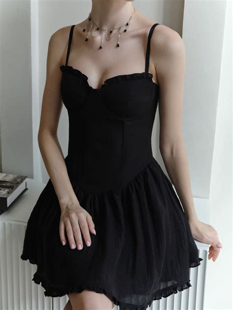 Платье мини с оборками на лифе и пышной юбкой :: LICHI - Online fashion ...