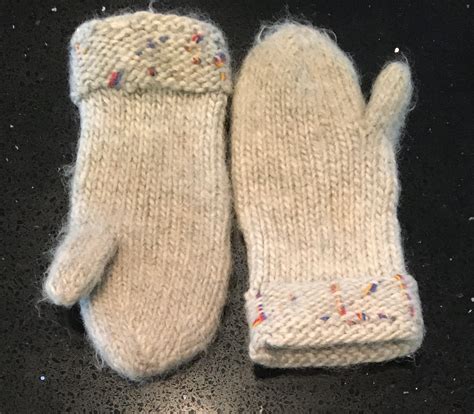 Se Produkter Som Liknar Grå Vantar Lovikavantar Till På Tradera 651664069