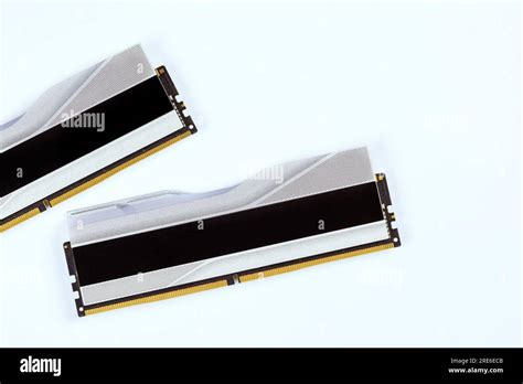 White Background Highlights 288 Pin Sdram Ddr5 Memory Modules To