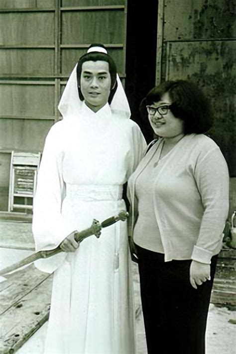 长女自杀后，郑少秋与孩子母亲合影首曝光，女方曾靠卖唱养活女儿卢慧茹郑少秋郑安仪