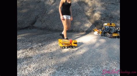 Alesia 11 Crushing Concrete Truck 2 Wmv Girlslovecrushing Clips4sale