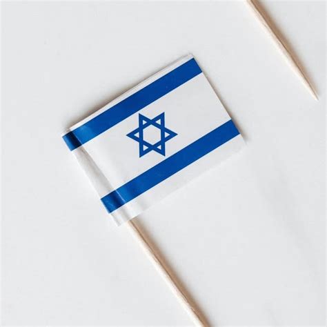 ‎דניאל לוי‎ Roma Alexei • Threads Say More