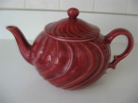 Gladding Mcbean Cranberry Coronado Swirl Teapot Tea Pots Cranberry Chocolate Pots Gladding Mcbean Cranberry Coronado Swirl Teapot Tea Pots Cranberry Chocolate Pots