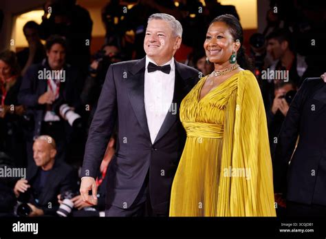 Ted Sarandos Mit Ehfrau Nicole Avant Bei Der Premiere Des Kinofilms Jay
