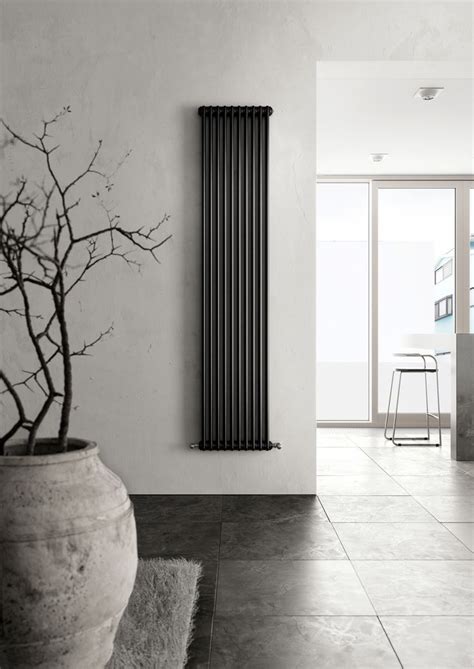 Трубчатый радиатор Guardo Pilon черный матовый | Vertical radiators ...