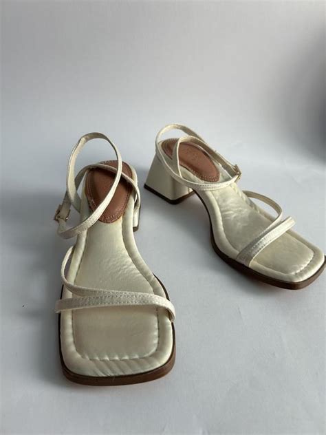 Жіночі атласні босоніжки від Asos — ціна 500 грн у каталозі Босоніжки Купити жіночі речі за