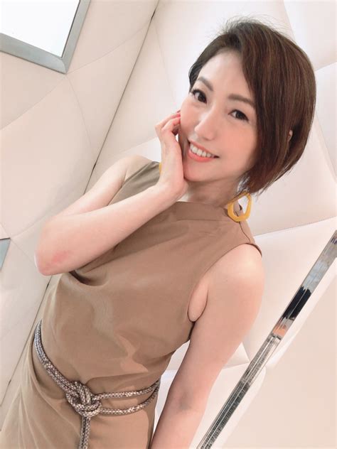 AV女優甘乃つばきインタビュー前編熟女ファン垂涎のアラフィフ美女の素顔を解禁 FANZAニュース