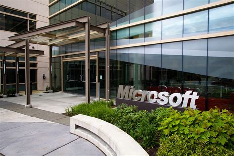 Shakeup Microsoft Top Execs Tony Bates And Tami Reller Out
