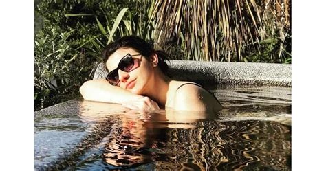 В първия ден на 48 ия парламент Лена Бориславова се топна в басейн в Нова Зеландия