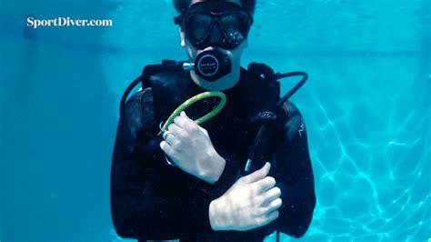 Basic Scuba Diving Hand Signals Master Class Underwater Mag