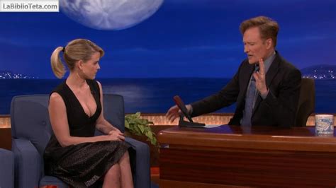 Alice Eve Y Su Gran Escote En El Show De Conan Obrien La Biblioteta