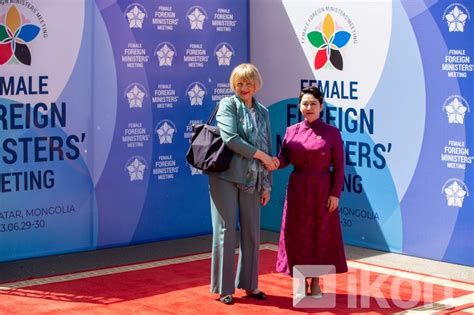 ФОТО Гадаад хэргийн эмэгтэй сайд нарын уулзалтад хүрэлцэн ирсэн эрхмүүд