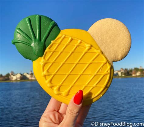 Review Theres Been A Pineapple Explosion At Disney Springs And Were So Here For It The