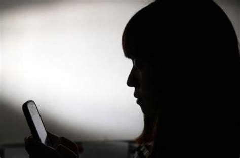 남친 스마트폰 몰래 열어 ‘전 여친 찾아낸 30대 법원 “비밀침해”