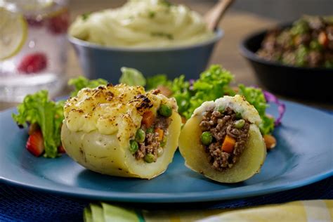 Batata Assada Recheada Com Carne E Purê