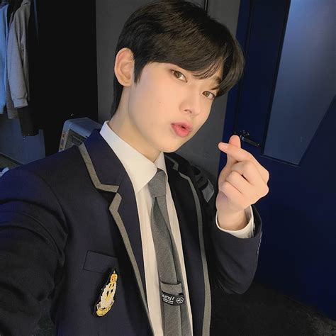 Cine este cel mai frumos idol de sex masculin născut în 2003 K POP ROMÂNIA