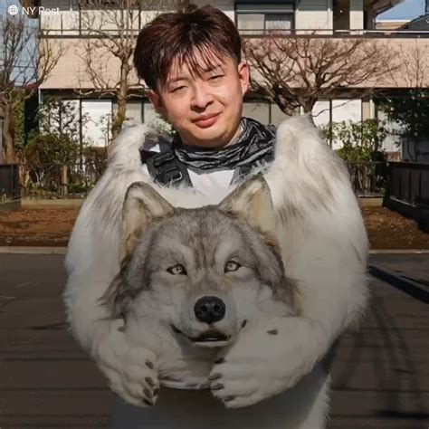 Toru Ueda Der Mann Der Ein Vermögen Ausgab Um Ein Wolf Zu Werden Toru Ueda Ist Ein 32