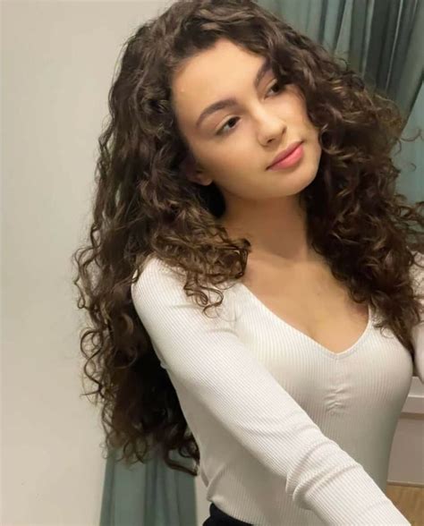 Curly Hair White Girl Brown Curly Hair Girl With Brown Hair Brown