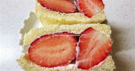 달달한 딸기 샌드위치