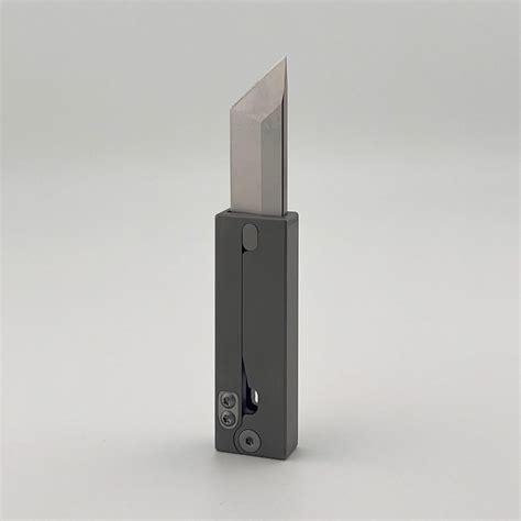 The Parachute Mini Knife Is Inspired By Wwii Gravity Knives